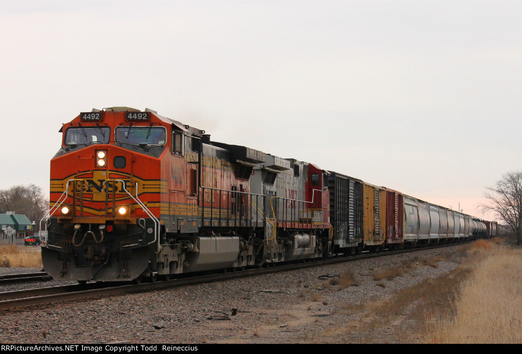 BNSF 4492